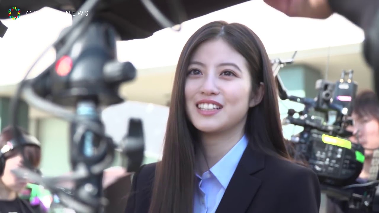 今田美桜、かわいすぎる博多弁で佐藤二朗をメロメロに アドリブに吹き出し寸前! 爆笑必至のweb限定動画第2弾 「どんなときもwifi」 新cm
