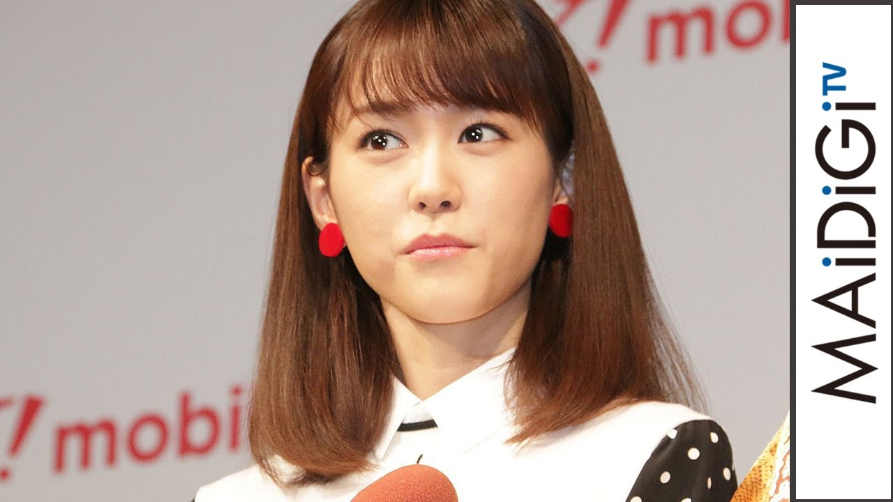 桐谷美玲、水玉×白シャツと赤いプリーツスカートでキュートに 「Y!mobile 2017 Spring 」イベント1 - YAYAFA