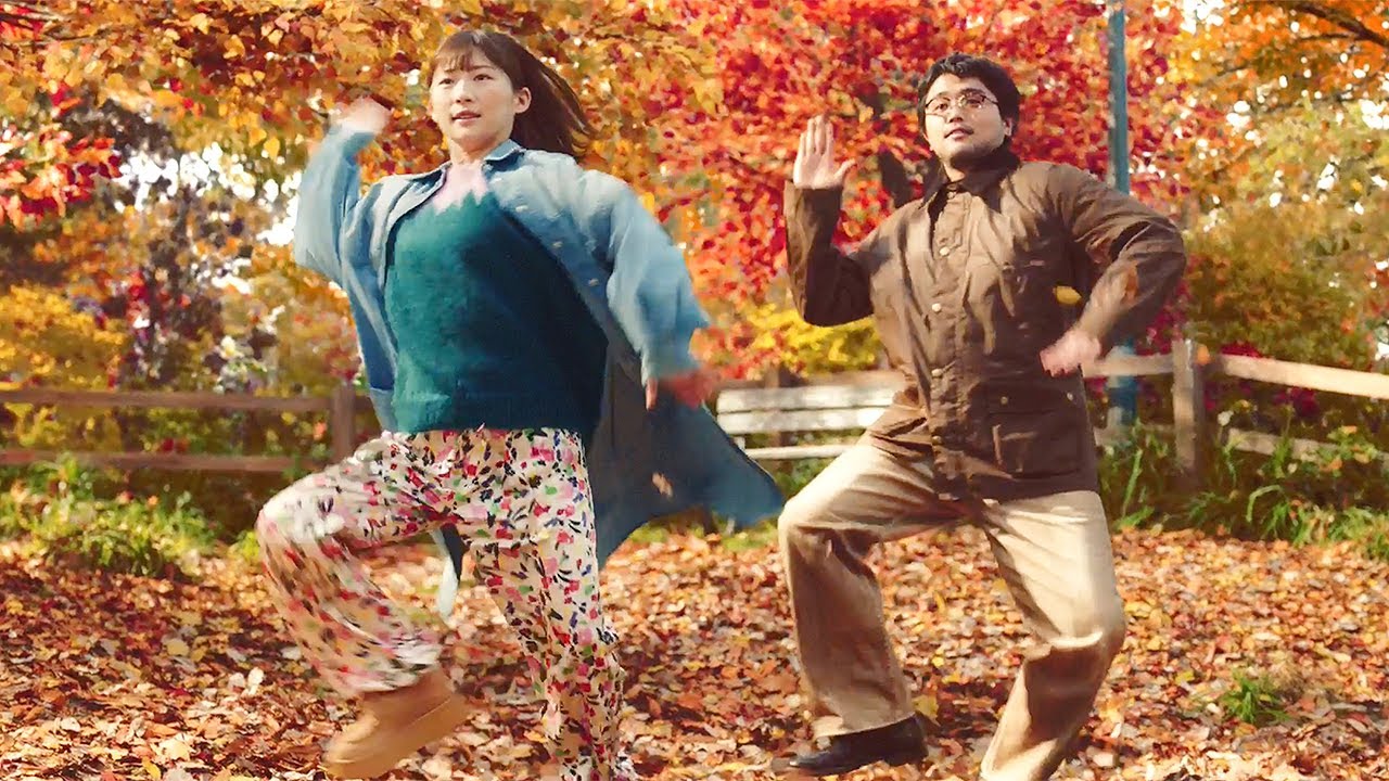 【三角チョコパイ】伊藤沙莉、King Gnu井口理とTVCM初共演 息ぴったりなコミカルダンス マクドナルド「三角チョコパイ」新CM「黒とザクザクミルクキャラメル」編 - YAYAFA