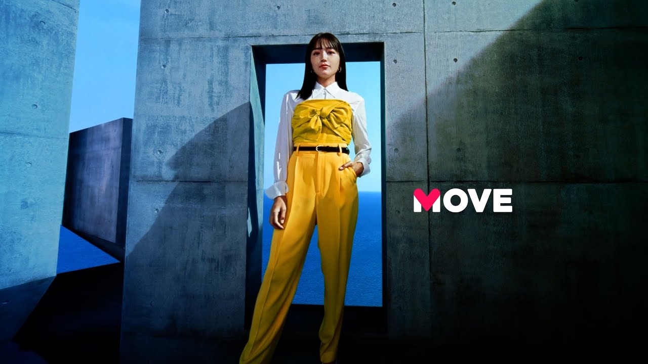 川口春奈、カラフルなファッション4変化！お気に入りは「黄色のパンツスタイル」 「MOVE by Qoo10」新TVCM「感じるままに、着よう」篇 - YAYAFA