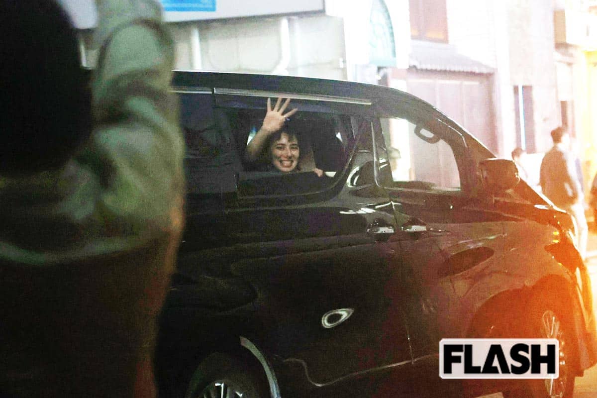 ホラン千秋『Nスタ』送別会で岸田元首相から労いの言葉！ 300人集結 “盛大お見送り” の後にこっそり向かった「意外な場所」 | Smart FLASH/スマフラ[光文社週刊誌] - YAYAFA