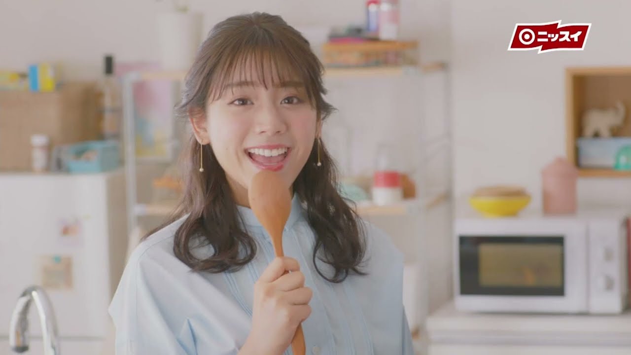 【貴島明日香】 ニッスイ もち麦おにぎり 「朝食レポーター」編 TVCM - YAYAFA